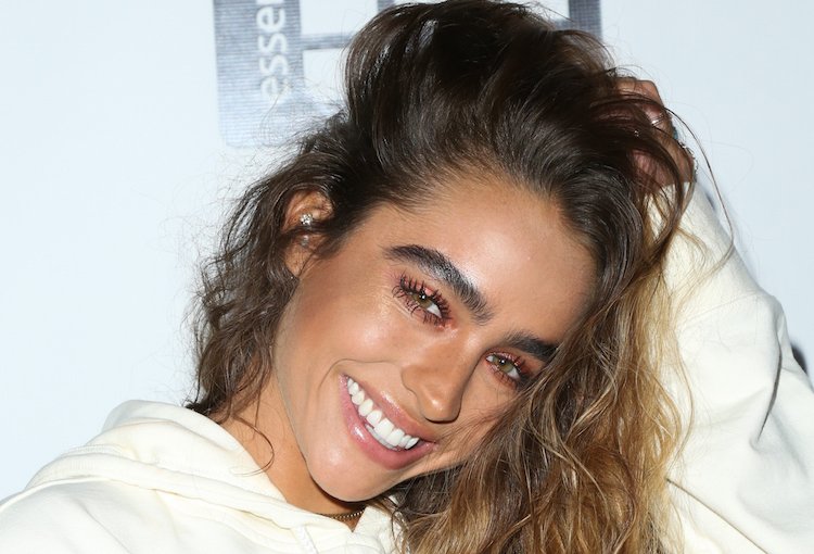 Update: Sommer Ray Continues To Make A Living Off Her Butt