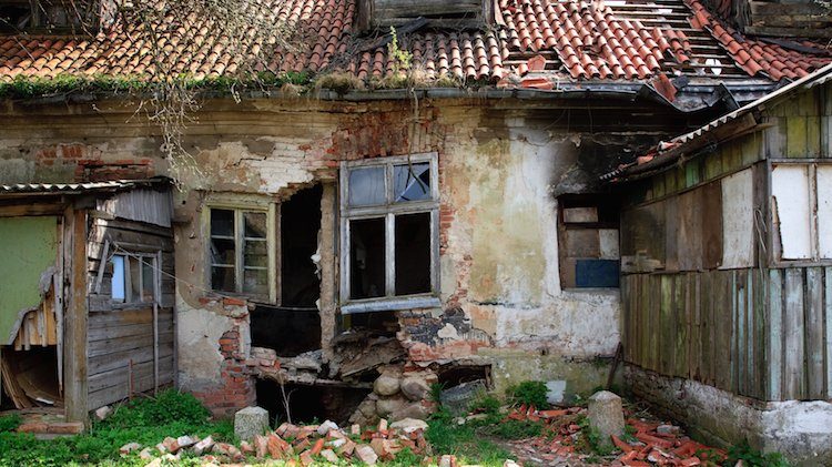 5 Gross Houses Selling For Insane Prices in Today's Real Estate Market ...