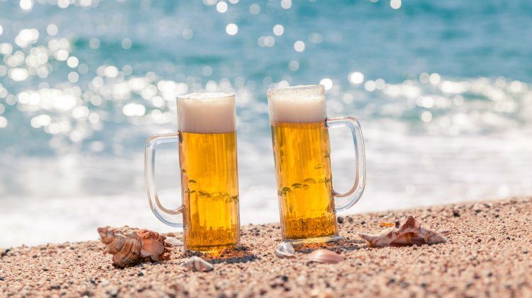 Ask The Pros: Bartenders Tell Us Their Favorite Beach Beer