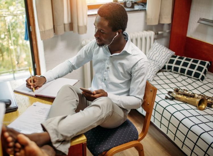 The Big Shot's Guide To Everything You'll Need For Freshman Dorm Life