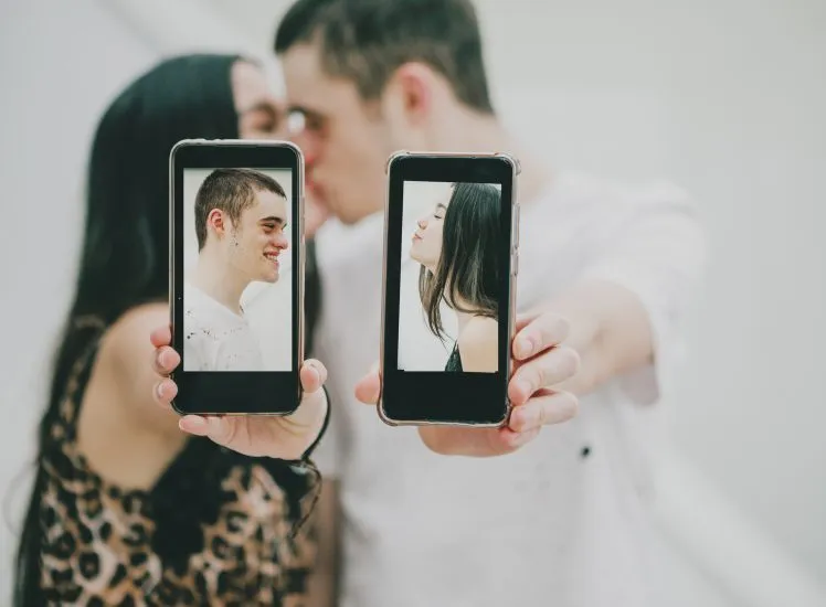 Mandatory Dating Guide For Starting Every Relationship From Your Phone