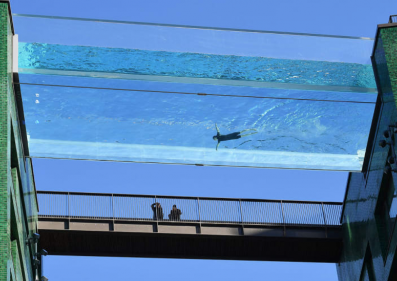 Meanwhile in London: Photos of World's First Glass Sky Pool Opens
