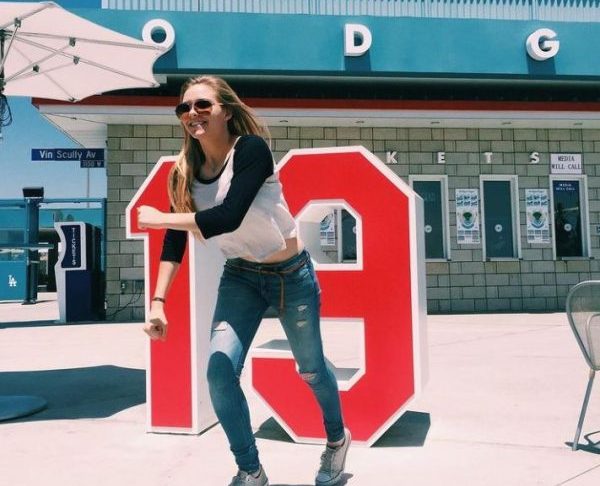 Meanwhile in Baseball: Crush-Worthy Dodger Ball Girl Goes Viral For ...