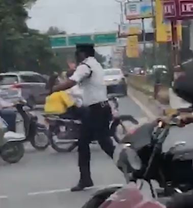See Traffic Cop Dance Like Michael Jackson - He’s Bad, You Know It
