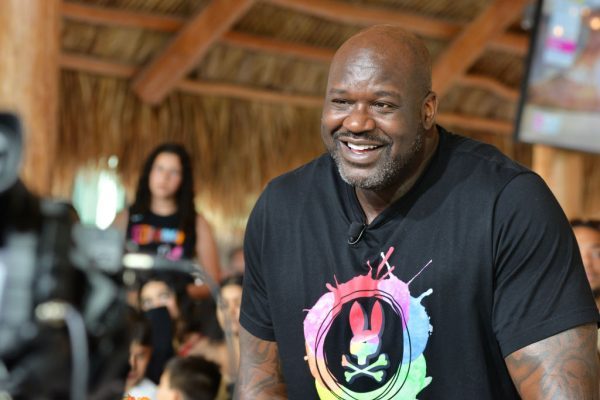 Shaq Buying Dinner For a Whole Restaurant Proves How Big His Heart Is