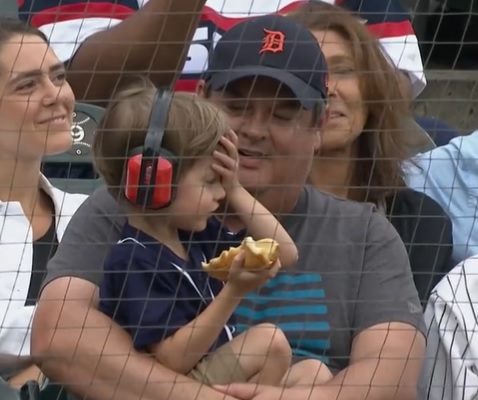Young Baseball Fan's Hilarious Rookie Hot Dog Fail Goes Viral