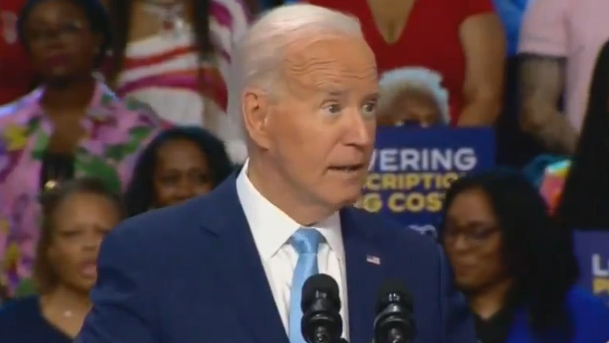 'Donald Dump' Trends After Joe Biden Mocks Donald Trump - Mandatory