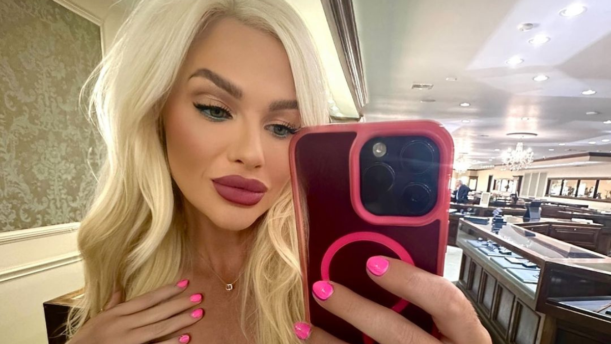 Taylor Cusack Supports Chiefs in Plunging Travis Kelce Crop Top - Mandatory