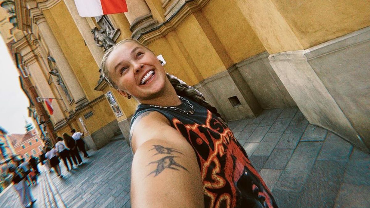 JoJo Siwa’s Unusual Torso Corset for Magazine Cover Is Not for Everyone ...