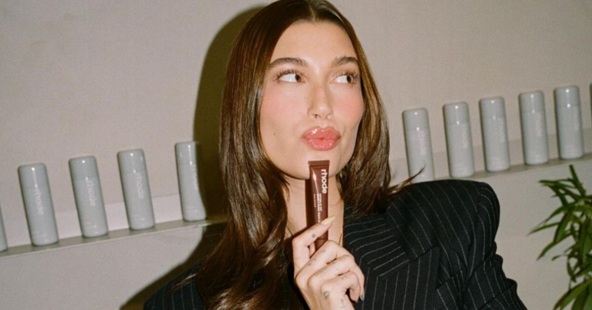 Here’s How Hailey Bieber Does Her Full Face Makeup the Right Way ...