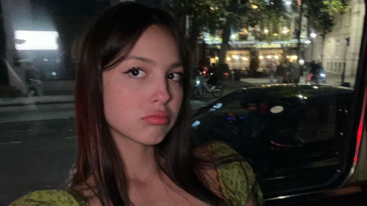 Olivia Rodrigo Shares Update After Onstage Fall Video Goes Viral ...