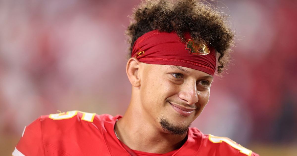 Chiefs QB Patrick Mahomes Reveals Haircare Routine for Curly Hair ...