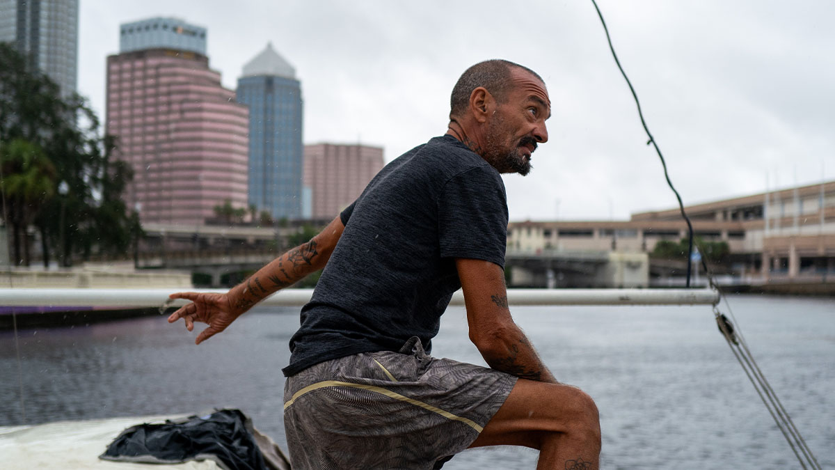 Viral 'Lieutenant Dan' TikToker Still on His Boat Despite Tampa Mayor's ...