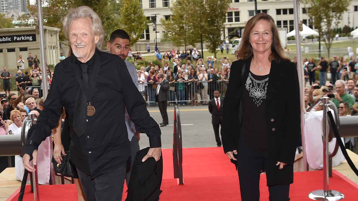 Who Is Kris Kristofferson's Wife, Lisa Meyers, & What Is Their ...