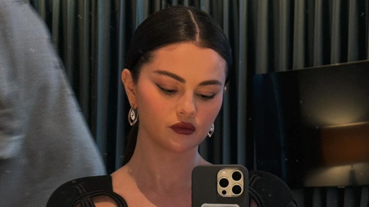 Selena Gomez Redefines Concert Fit In a Bunny Onesie for Sabrina ...