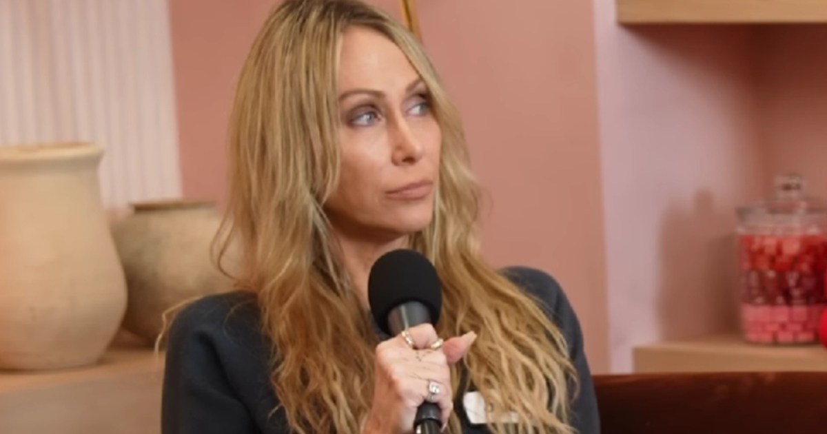 Who Is Tish Cyrus’ Husband, Dominic Purcell & What Is Their ...