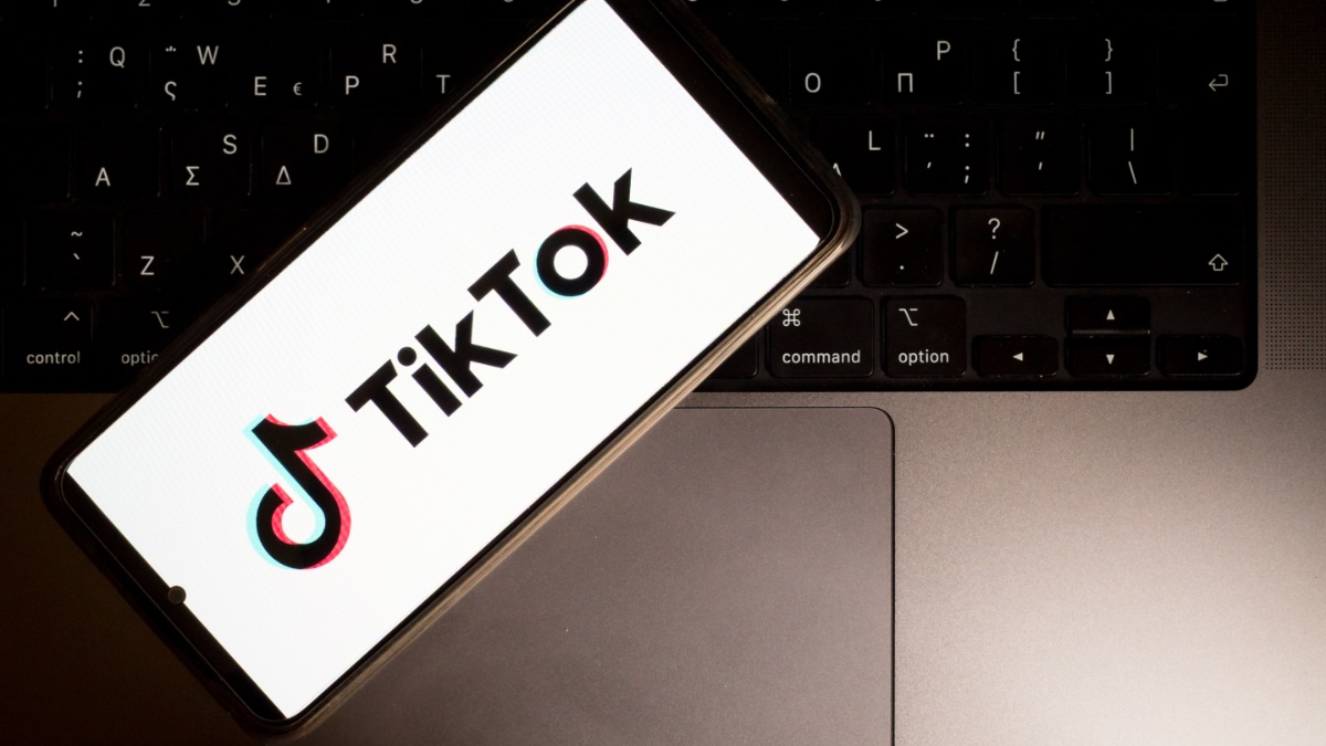 Here's What 'Mogging' Means On TikTok - Mandatory