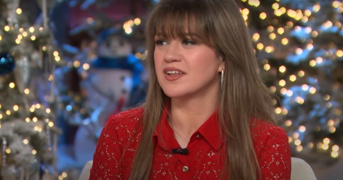 Kelly Clarkson & Brett Eldredge Relationship Explained - Mandatory
