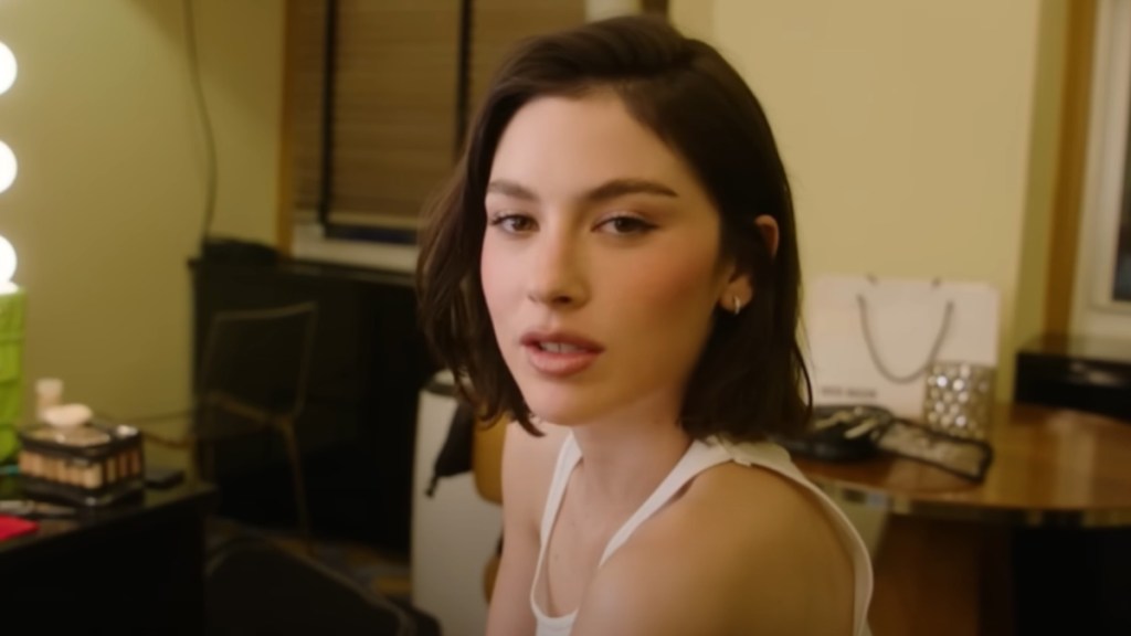 Here's What Gracie Abrams Said About Taylor Swift - Mandatory