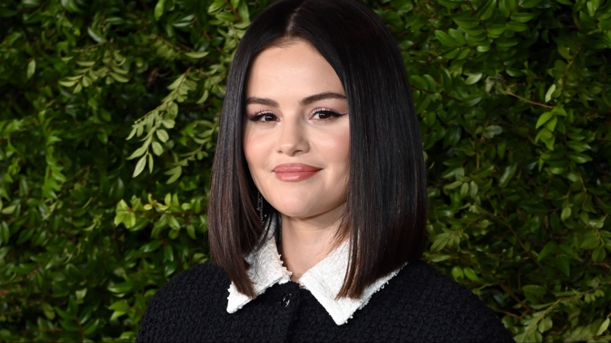 Selena Gomez Makes Black & White Combo Work in Chanel Ensemble - Mandatory