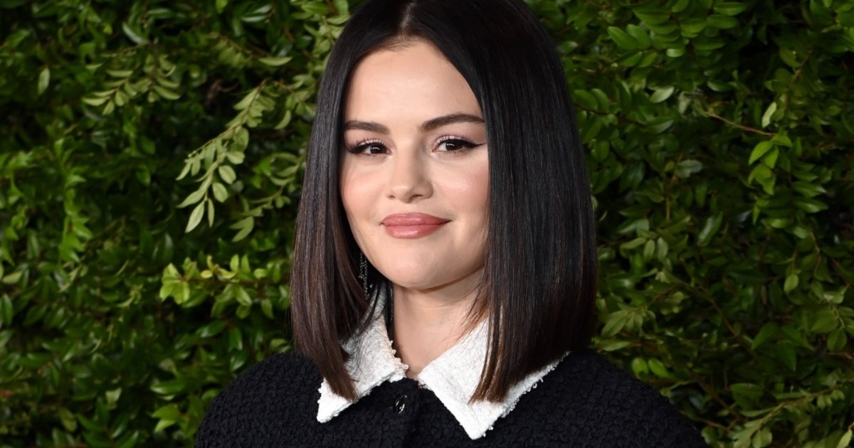 Selena Gomez Makes Black & White Combo Work in Chanel Ensemble - Mandatory