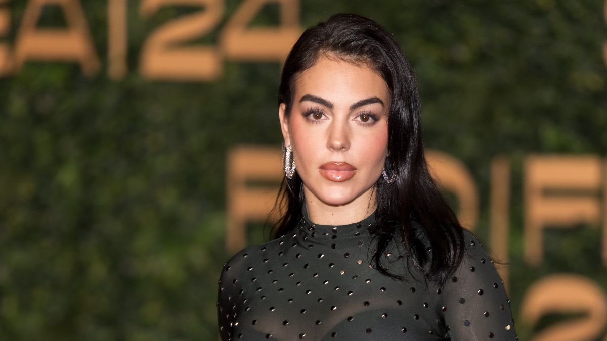 Georgina Rodríguez Is Every Inch a Diva in Plunging Dior Dress - Mandatory