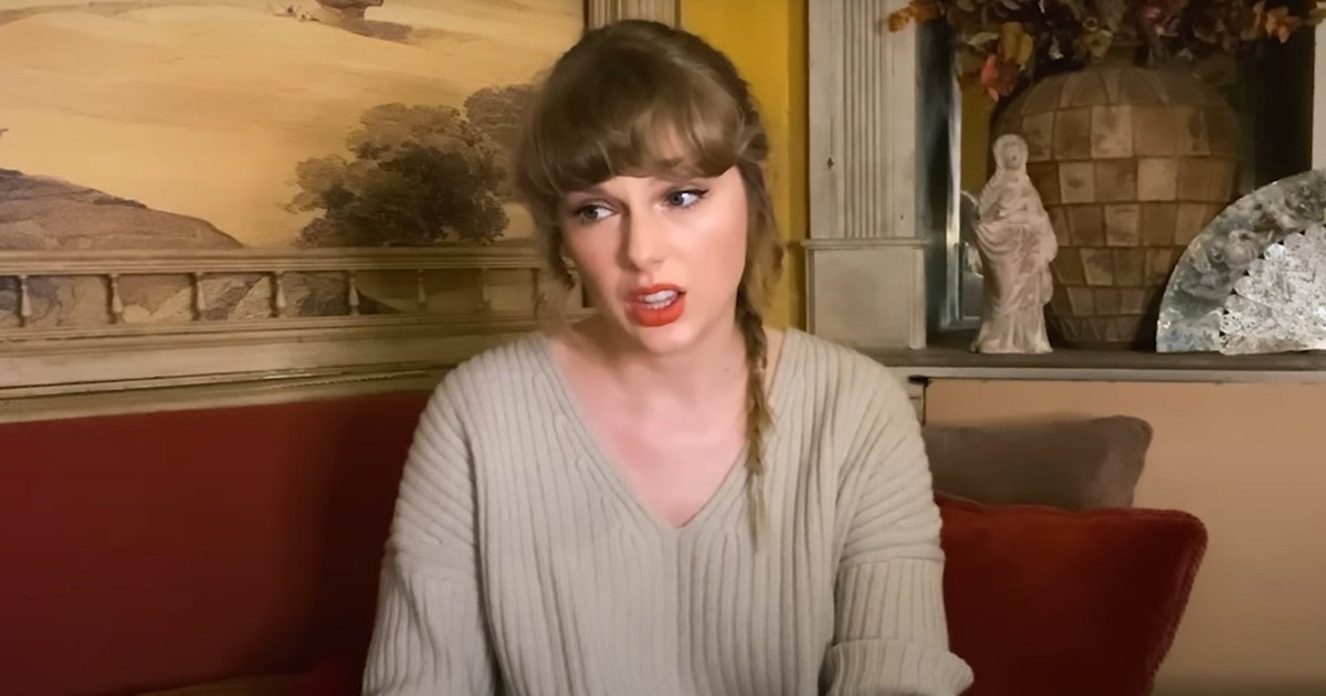 Fake Taylor Swift Nazi Salute Images Circulate Online - Mandatory