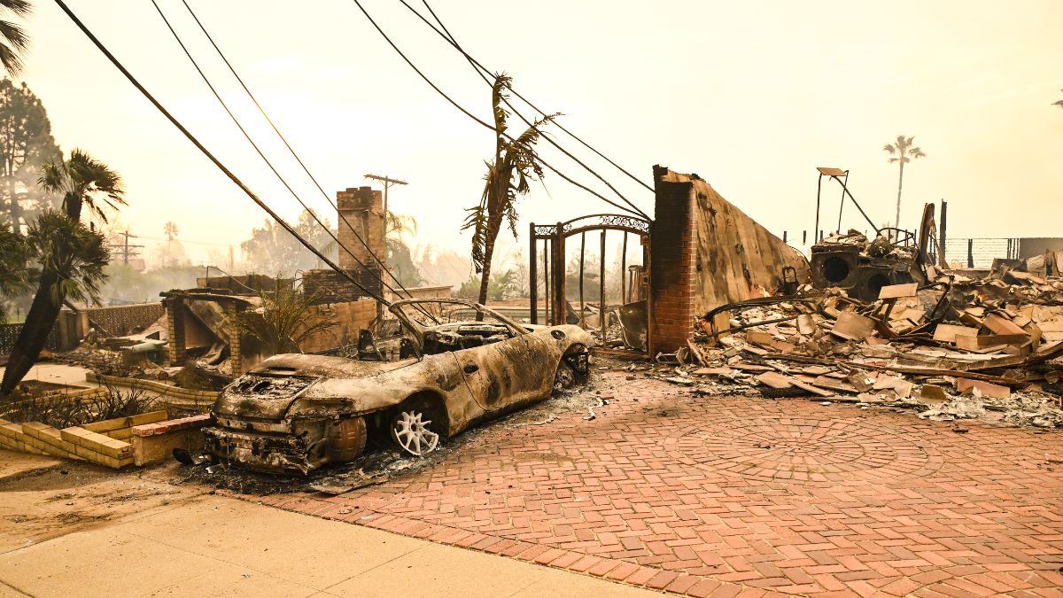 Mandy Moore Shares Horrific Video of Fire Destroying Altadena - Mandatory