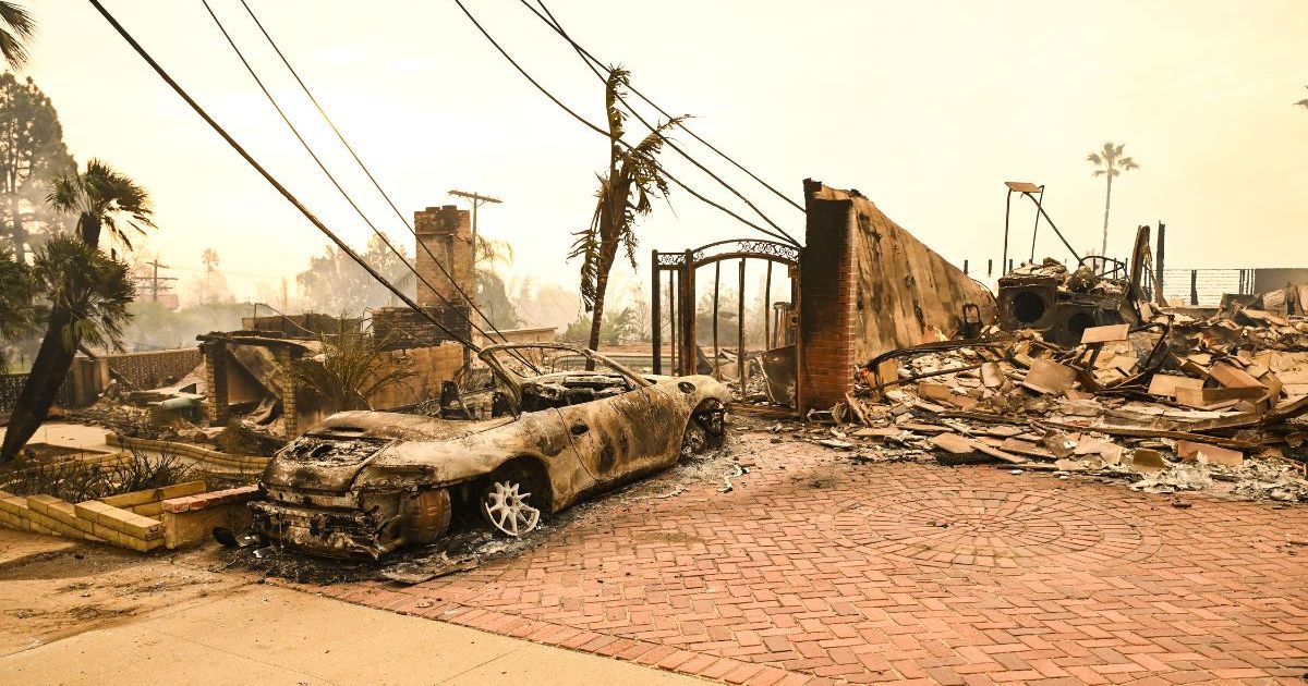 Mandy Moore Shares Horrific Video of Fire Destroying Altadena - Mandatory