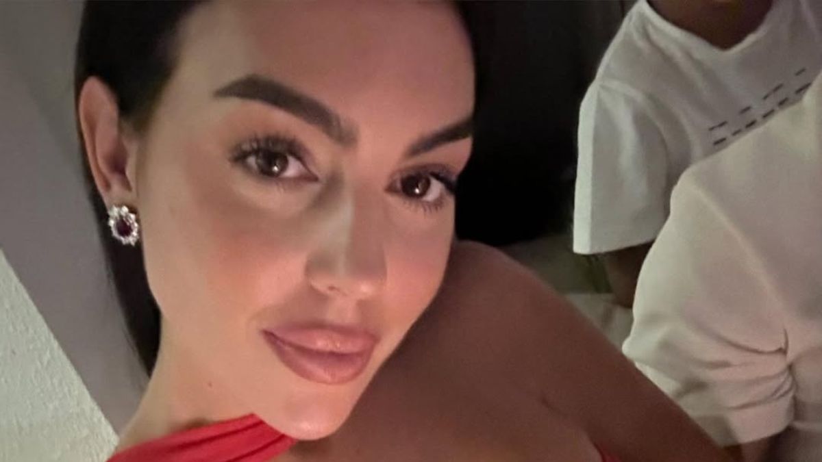 Georgina Rodríguez's Body-Hugging New Year Fit Has a Huge Cutout in the ...