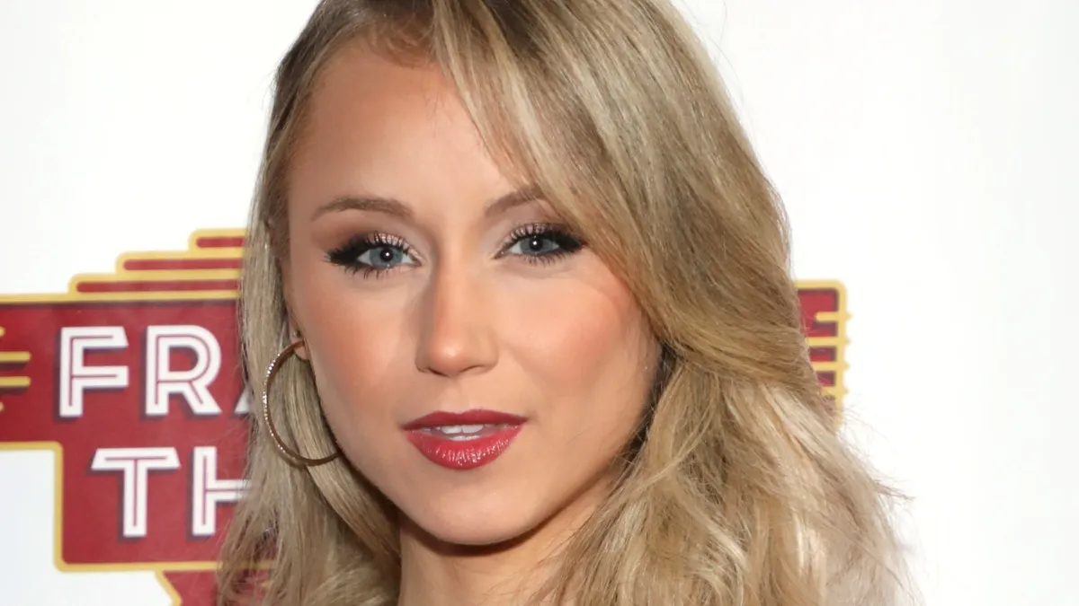 Who Is Josh Hall's Girlfriend, Stephanie Gabyrs & What Is Her Instagram ...