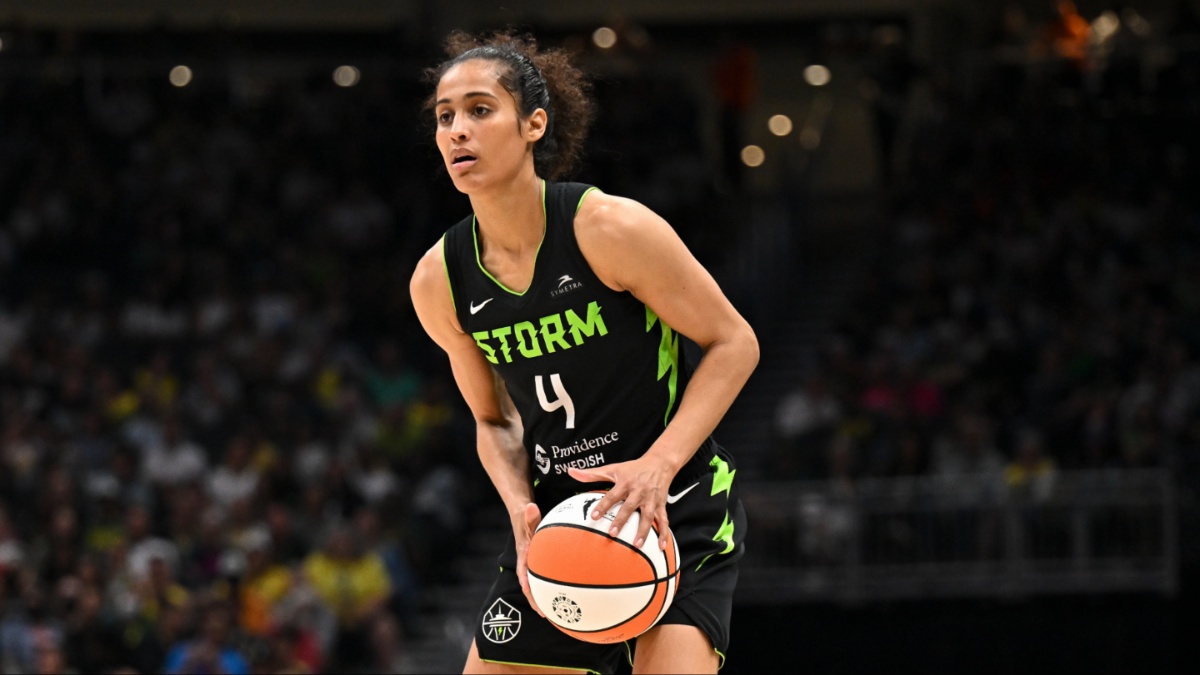 Who Is Skylar Diggins' Husband, Daniel Smith? & How Many Kids Do They ...