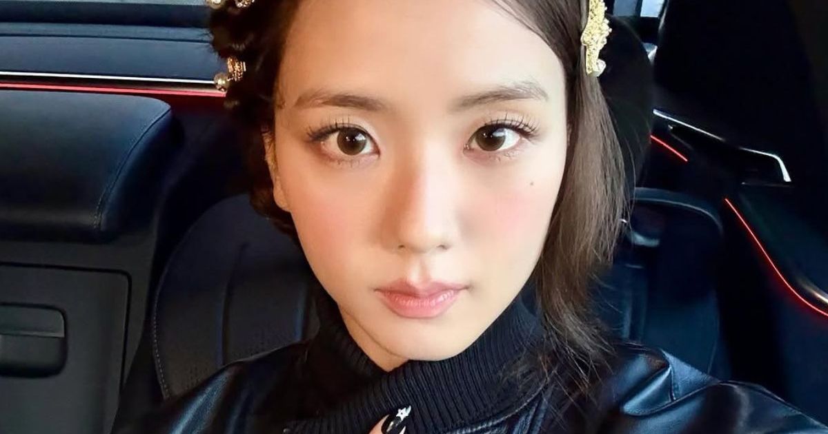 Blackpink's Jisoo Expertly Delivers Front Row Fashion in New Paris ...