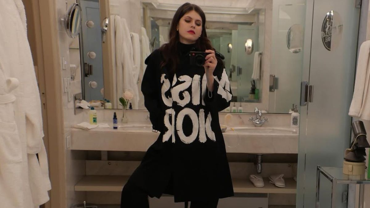 Alexandra Daddario Attends Dior Beauty Party in Black & White Look ...