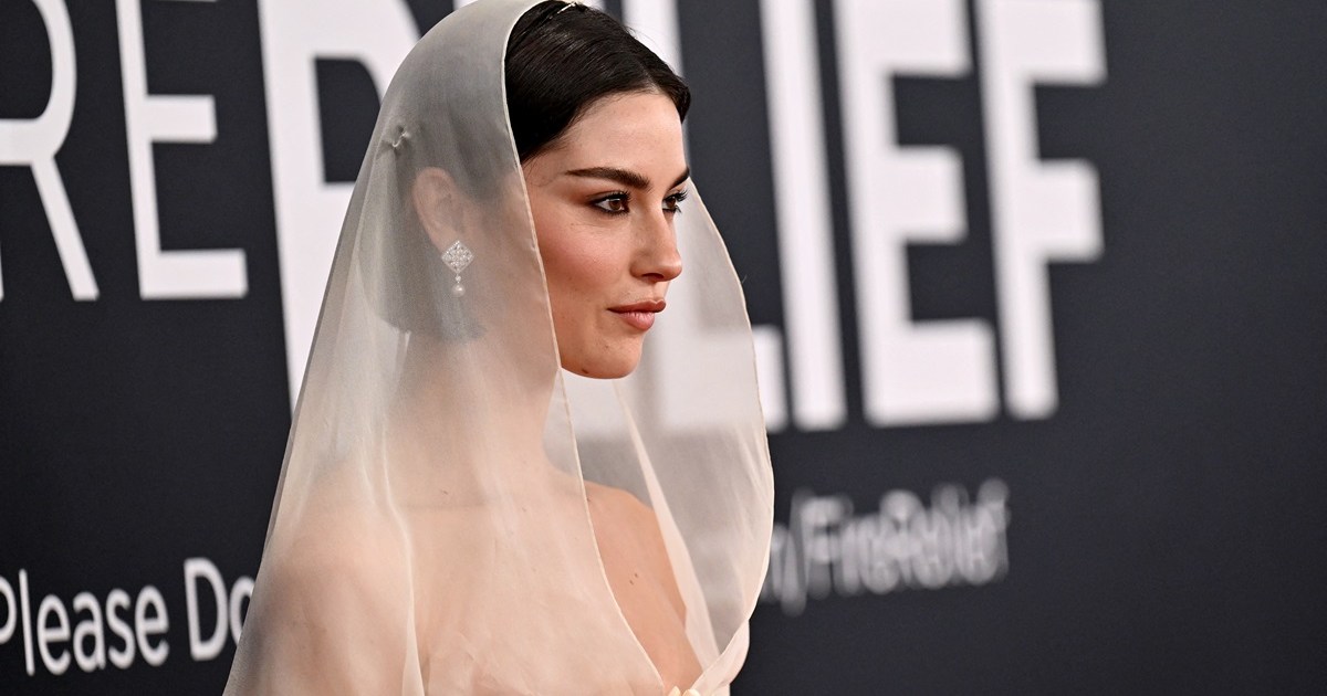 Gracie Abrams Is a Chanel Bride in Grammy Awards 2025 Photos - Mandatory