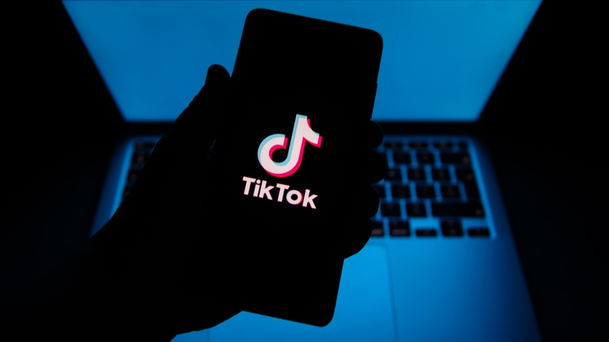 Viral 'Here I Am' Trend on TikTok Explained - Mandatory