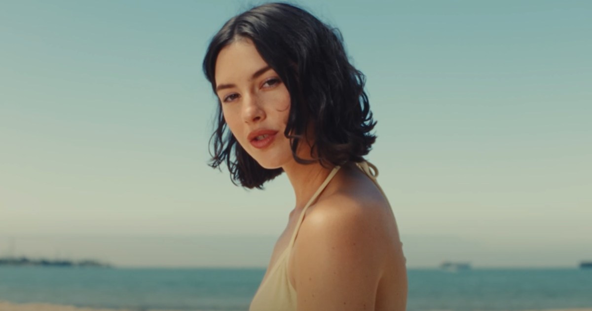 Gracie Abrams Praises Taylor Swift's Stardom: 'No Man Has Come Close' - Mandatory