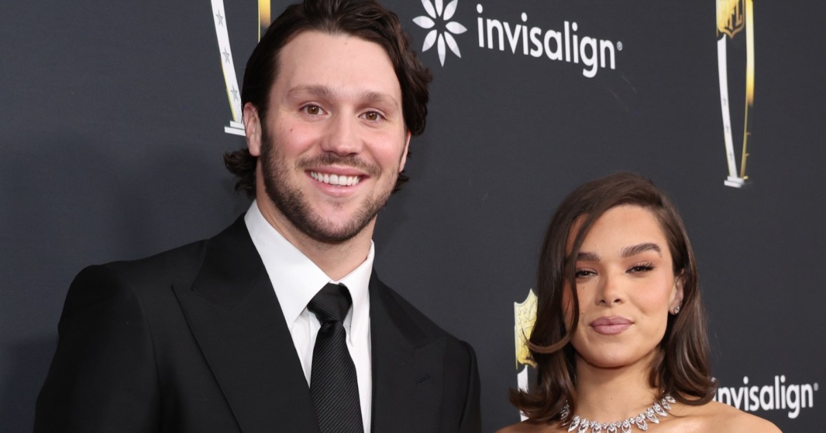 Josh Allen Kisses Hailee Steinfeld After Winning NFL's 2025 MVP Award ...