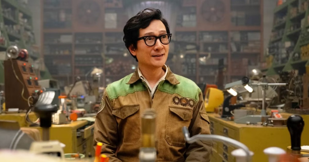 Ke Huy Quan’s Cameo in The White Lotus Season 3, Explained - Mandatory