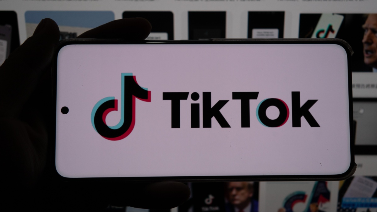 What Is TikTok’s Viral ‘Emergency Contact’ Trend About? - Mandatory