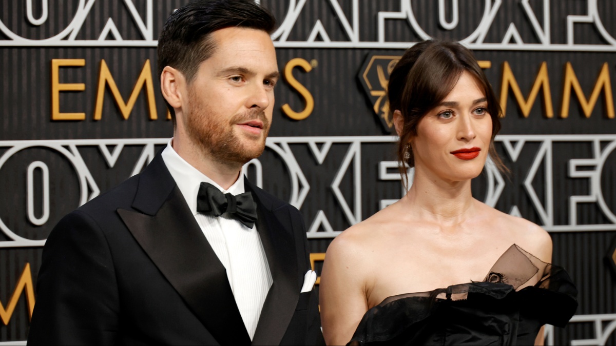 Who Is Lizzy Caplan's Husband, Tom Riley & What Is Their Relationship ...