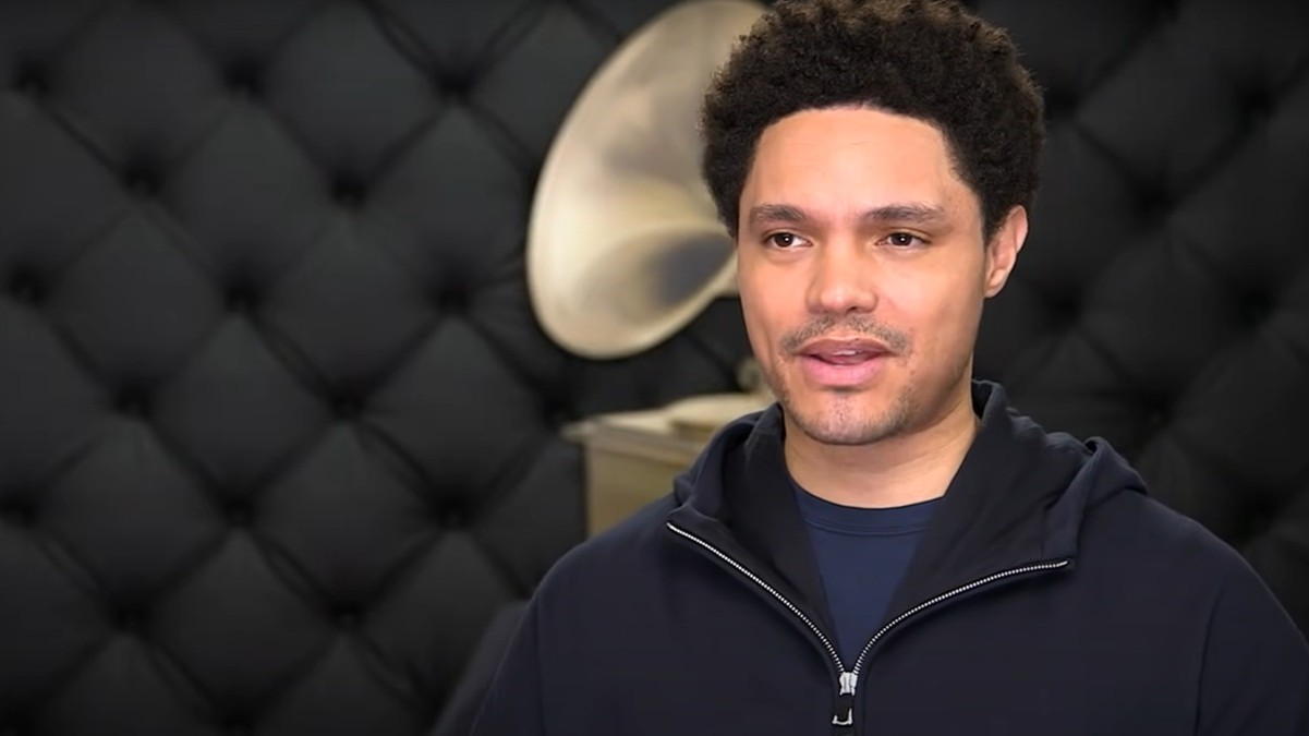 Trevor Noah Compares Taylor Swift's Fanbase to Kendrick Lamar at Grammy ...