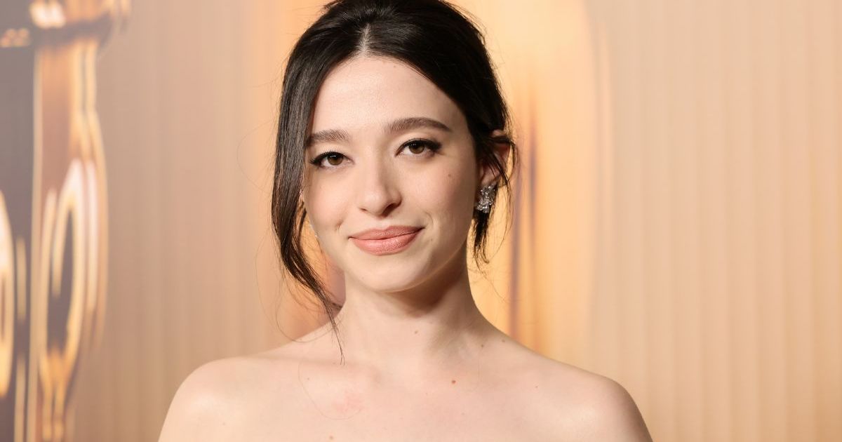 Mikey Madison's Oscars Nominees Dinner Photos Are Oh-So-Glamorous ...