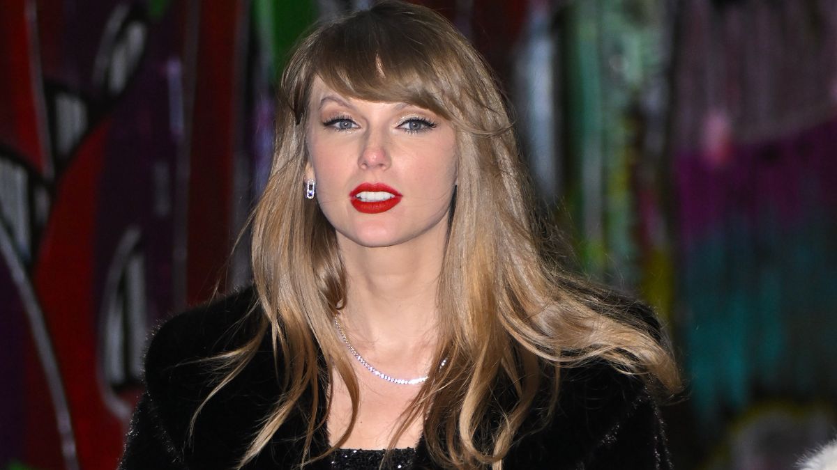 Taylor Swift's New Photos Prove Fur-Trimmed Jackets Aren't Going ...