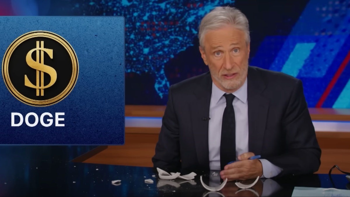What Happened to Jon Stewart’s Hand? Injury Explained - Mandatory