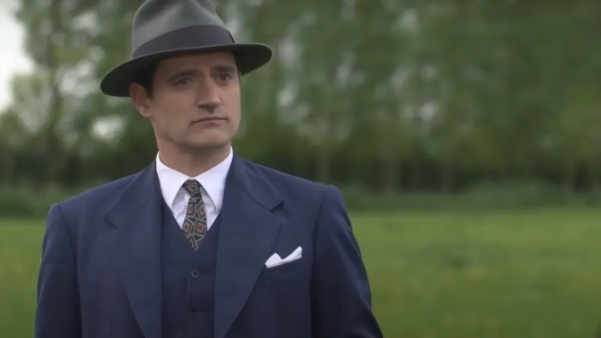 Father Brown Fans Think Mrs. Devine & Sullivan Are Leaving - Mandatory