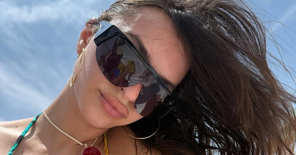Emily Ratajkowski Is Living It up in Sexy Brazil Carnival Photos ...