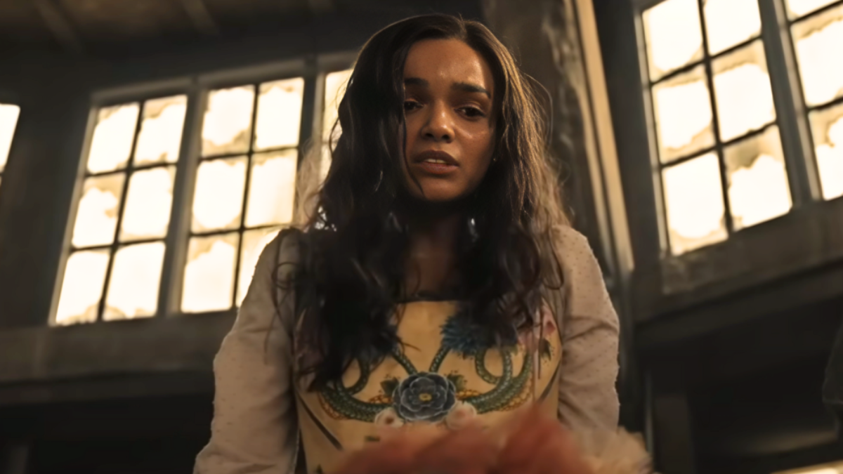 The Hunger Games: How Is Lenore Dove Related to Lucy Gray? - Mandatory