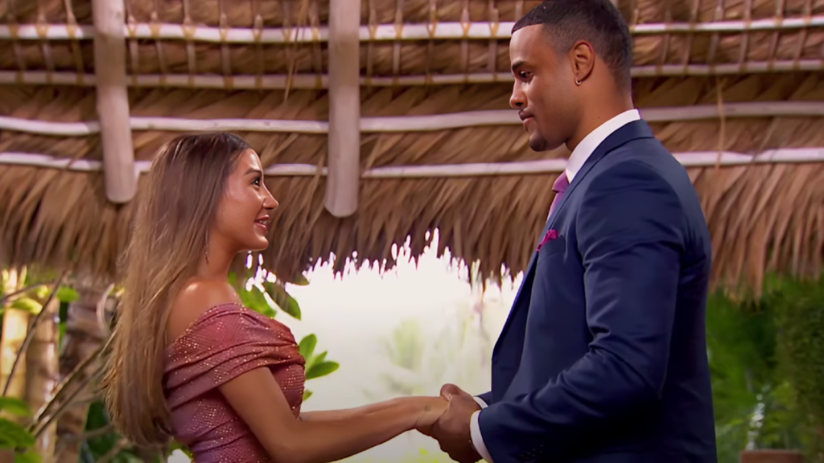 Grant Ellis & Juliana Pasquarosa Get Engaged in The Bachelor Finale