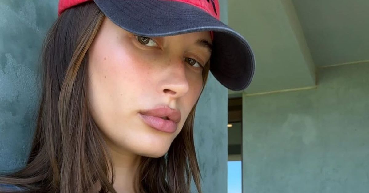 Hailey Bieber's Date Night Makeup Tutorial Teases New Rhode Blush ...